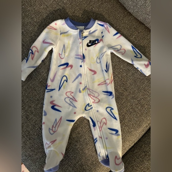 Nike | One Pieces | Euc Nike Infant Zipped Sleeper | Poshmark